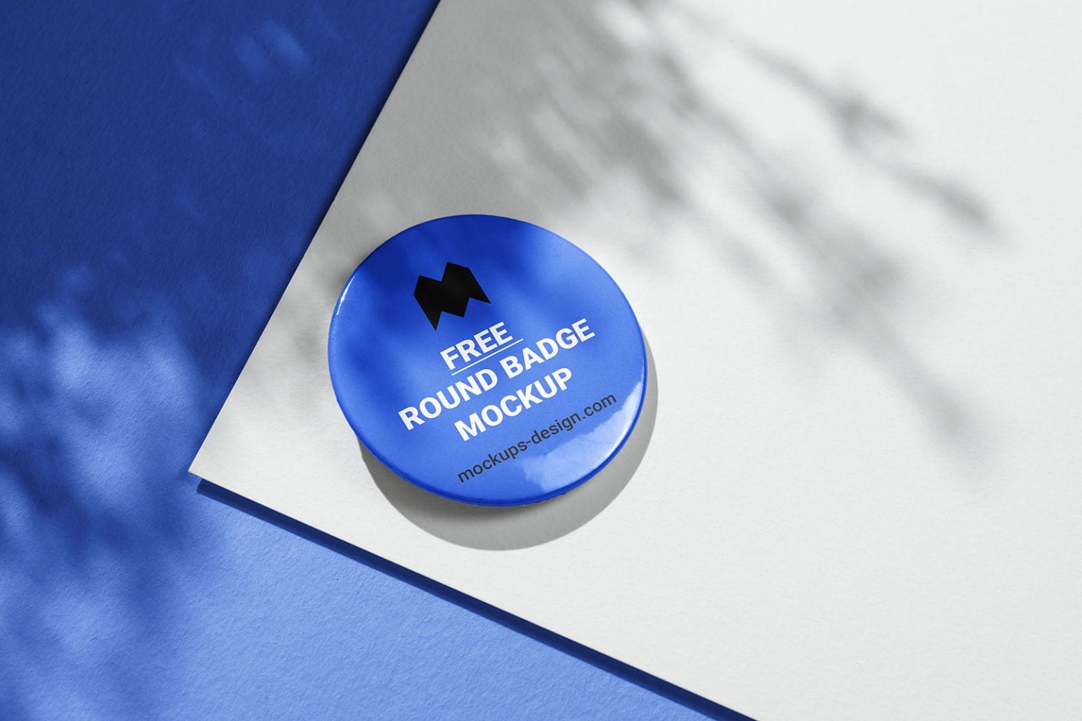 Free round badge mockup - Mockups Design